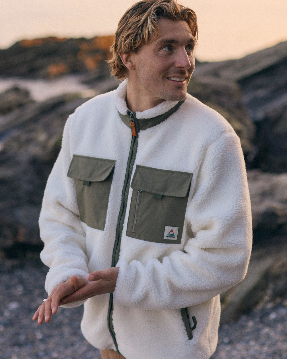 Valiant Deep Pile Fleece Off White – Passenger