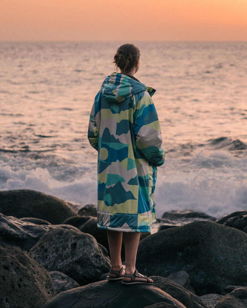 Waves Sherpa Lined Changing Robe Vista Patchwork Aqua – Passenger