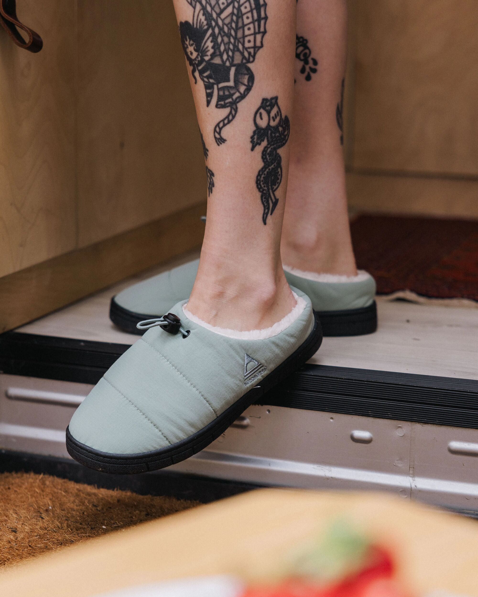 Step Out Women's Fleece Lined Slipper Pistachio – Passenger