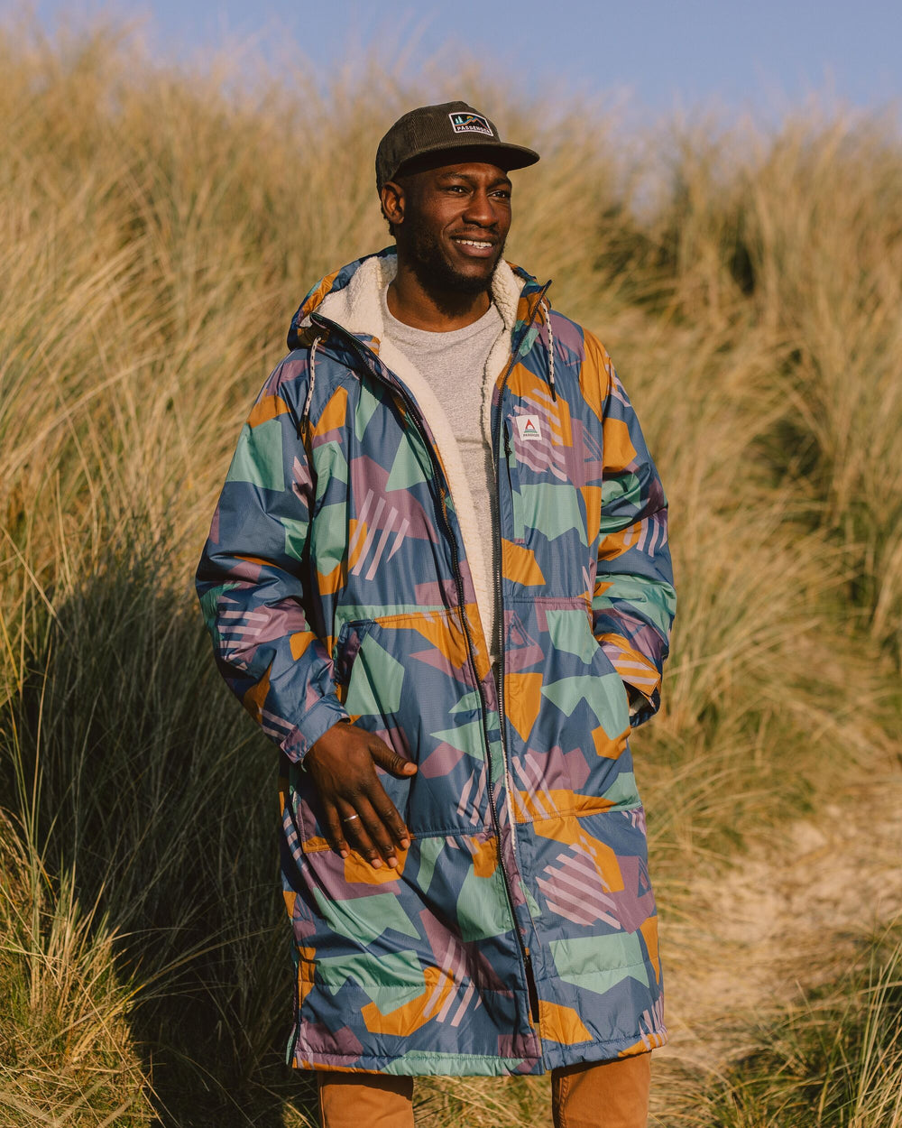 Waves Sherpa Lined Changing Robe Deep Blue Camo Pattern – Passenger