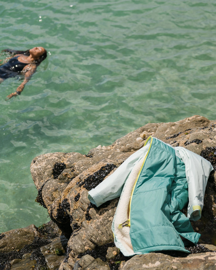 Waves Recycled Sherpa Lined Changing Robe Surf Spray/Deep Sea – Passenger