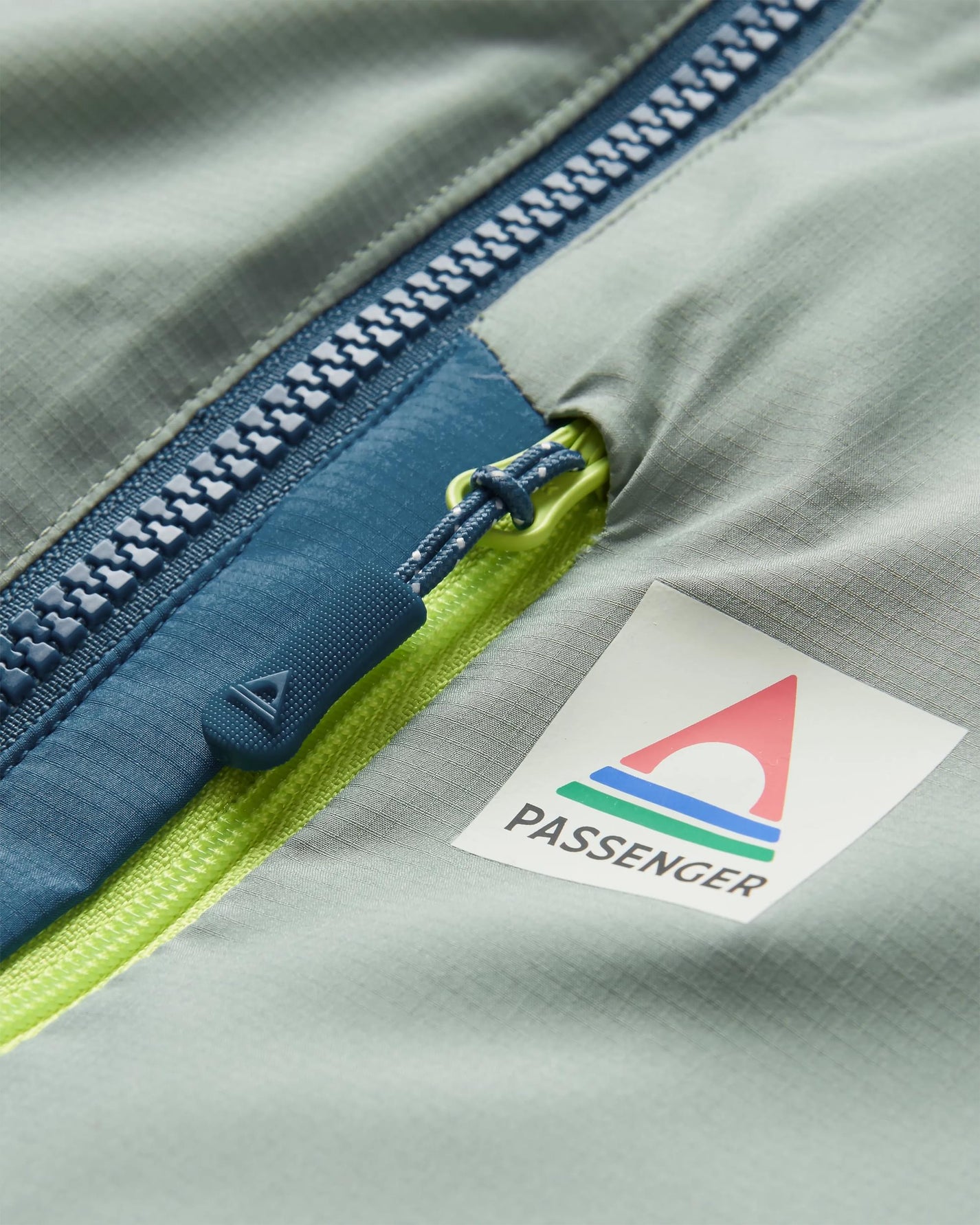 Daybreak Lightweight Recycled Thermore® Insulated Jacket Pistachio/Blue ...
