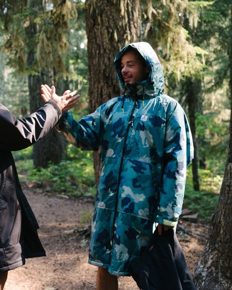 Waves Sherpa Lined Changing Robe Alpine Camo Rain Forest – Passenger