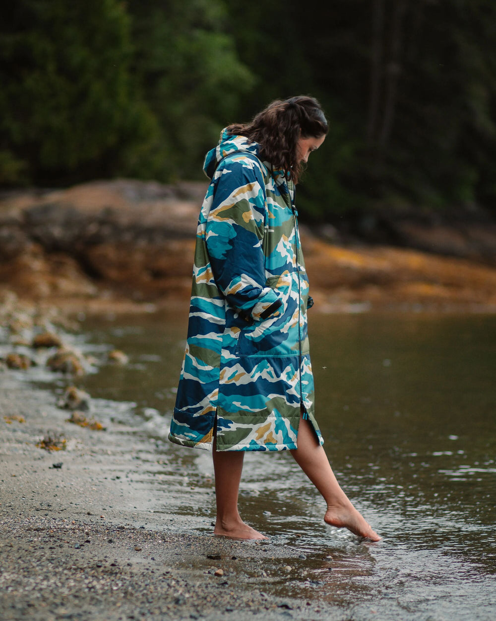 Waves Sherpa Lined Changing Robe Mount Scenic Khaki – Passenger