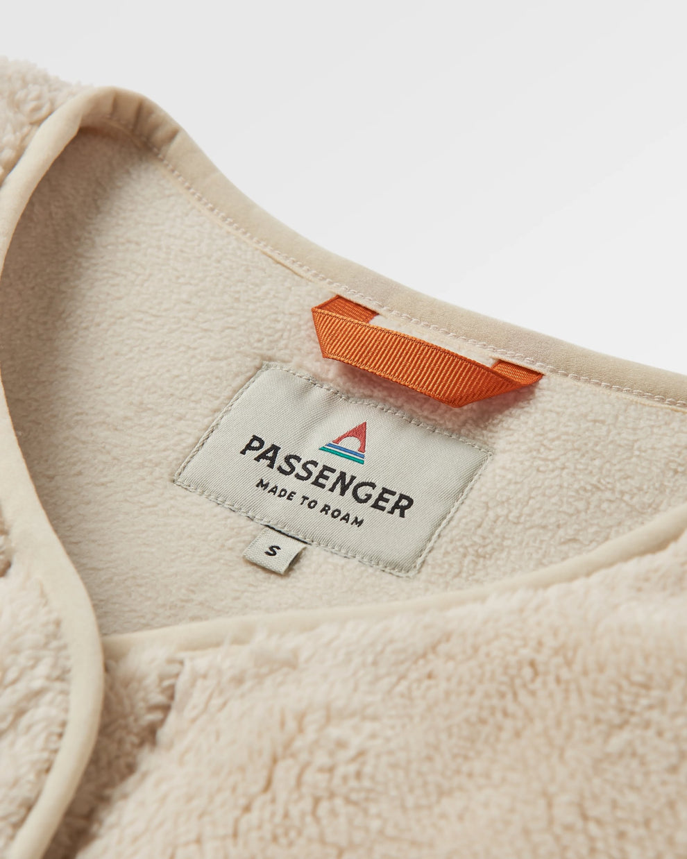 Iris Collarless Recycled Fleece Oat – Passenger