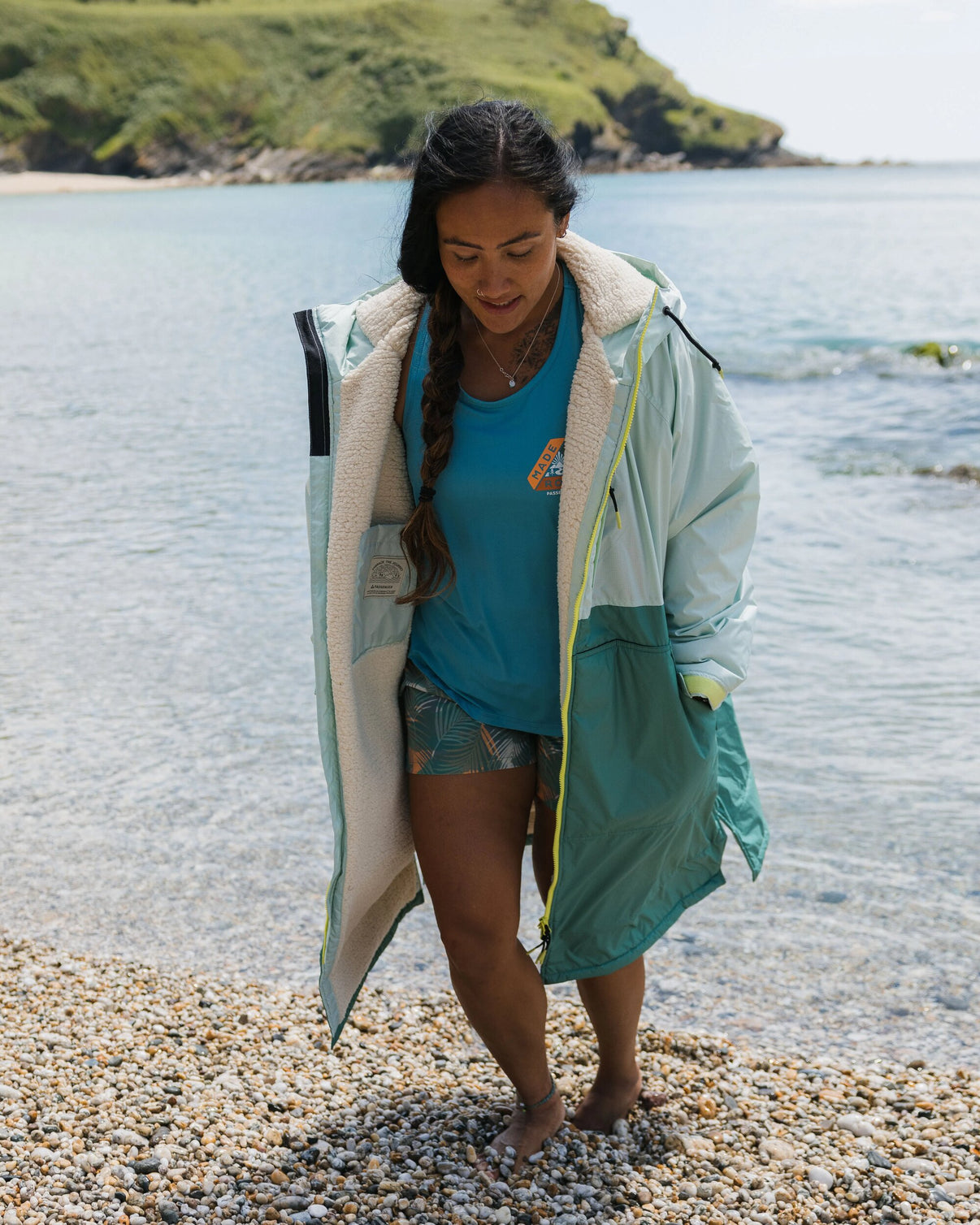 Waves Recycled Sherpa Lined Changing Robe Surf Spray/Deep Sea – Passenger