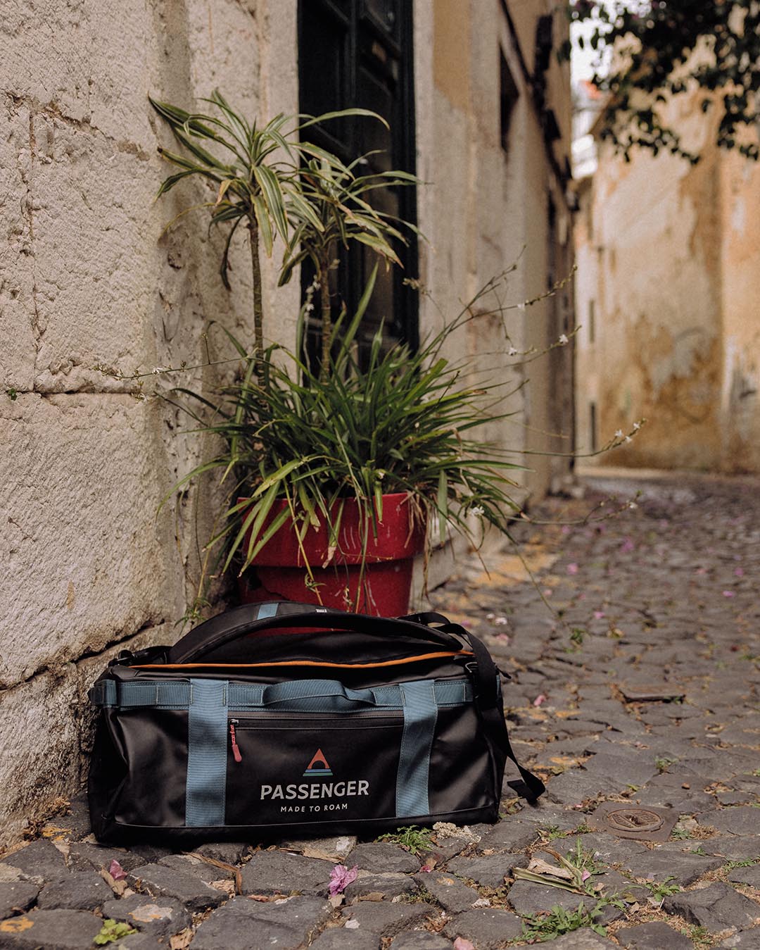 Road Trip 50L Duffel Backpack Black – Passenger