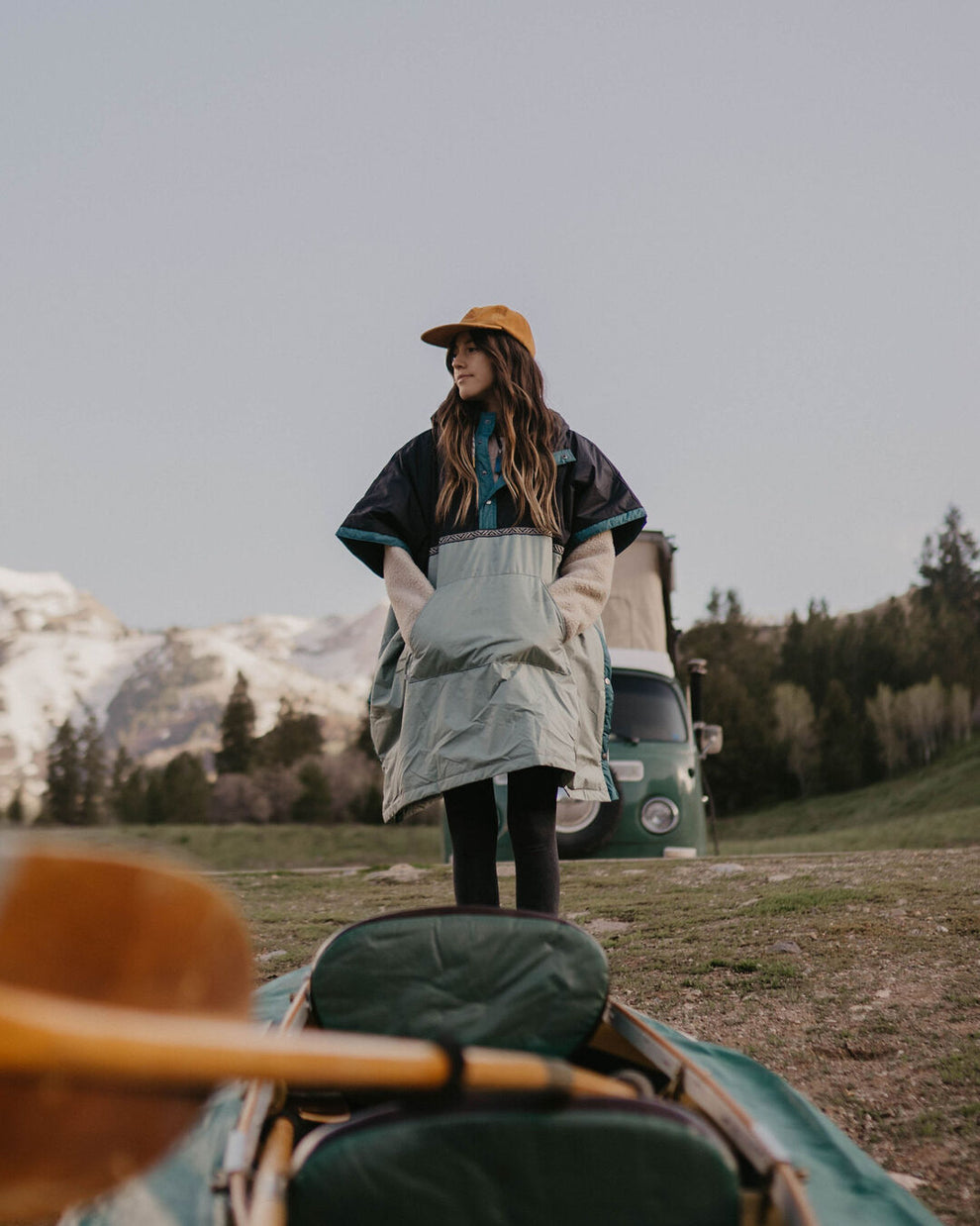 Outback Recycled Pull Over Changing Robe True Black/Pistachio – Passenger