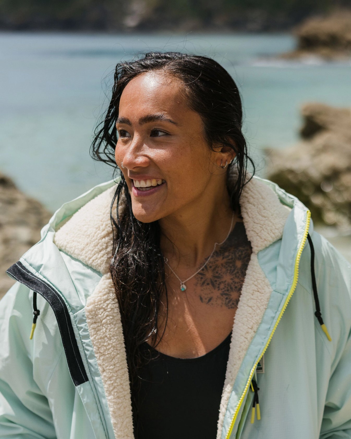 Waves Recycled Sherpa Lined Changing Robe Surf Spray/Deep Sea – Passenger