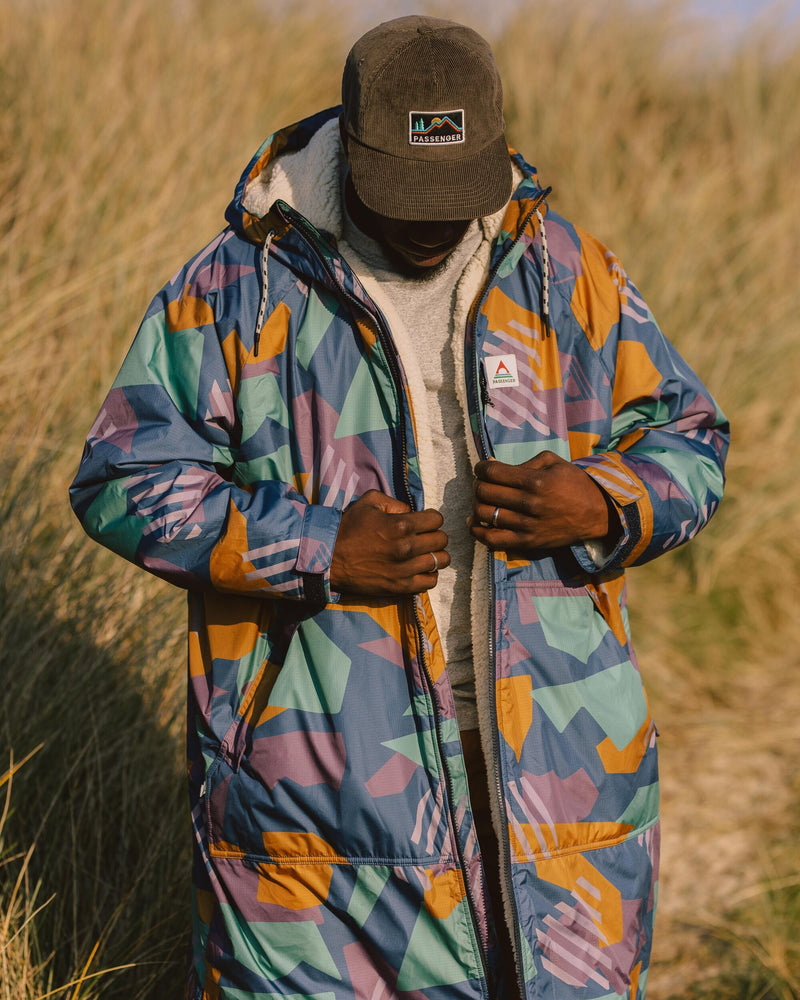 Waves Sherpa Lined Changing Robe Deep Blue Camo Pattern – Passenger