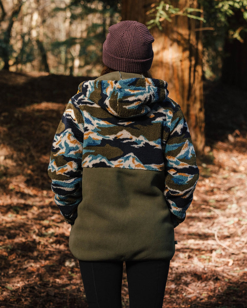 Nestling Polar-Lined Sherpa Fleece Mount Scenic Khaki – Passenger
