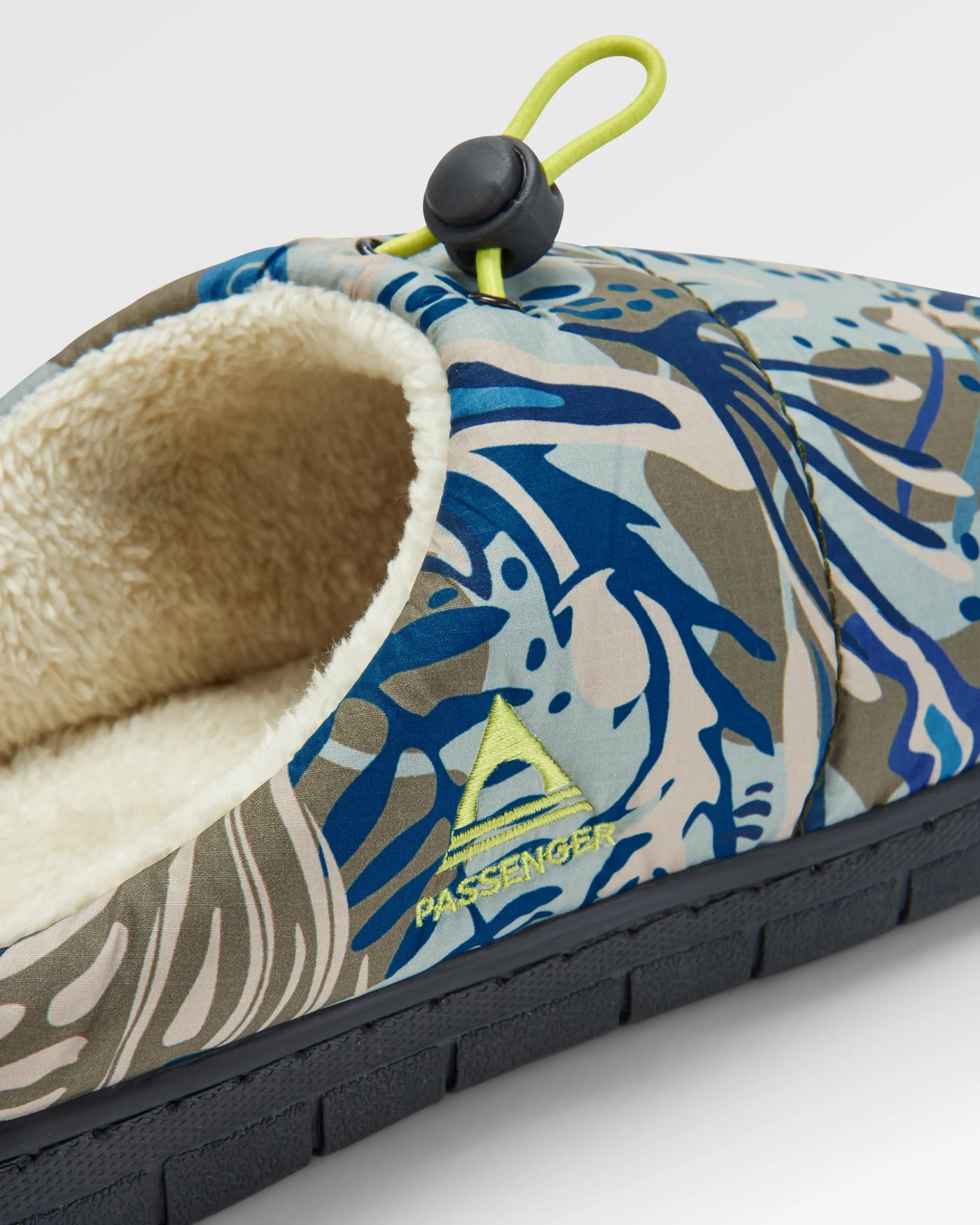 Step Out Slipper Abstract Seaweed Pistachio – Passenger