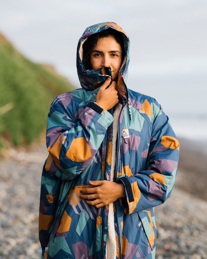 Waves Sherpa Lined Changing Robe Deep Blue Camo Pattern – Passenger