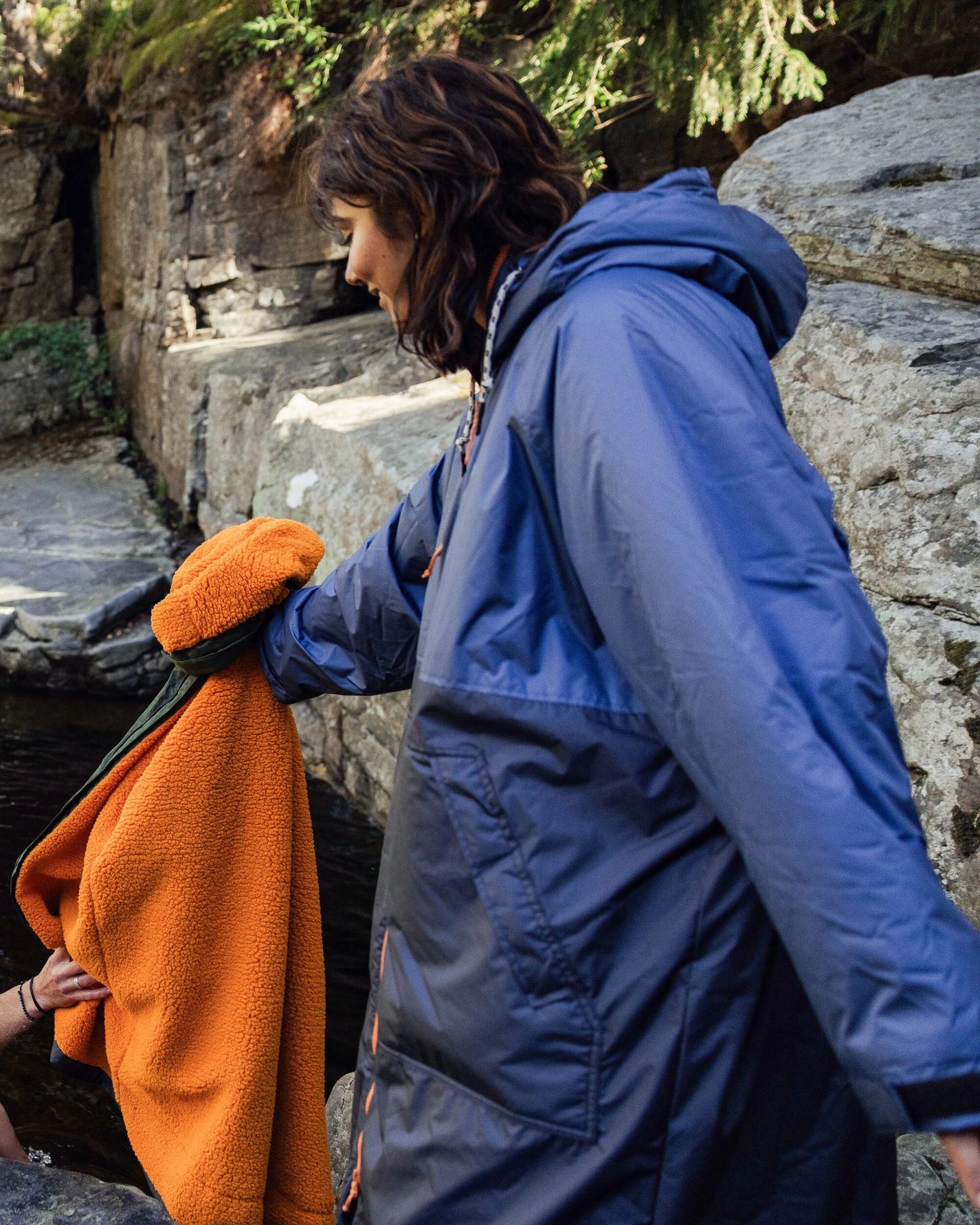 Waves Recycled Sherpa Lined Changing Robe Dark Denim/ Deep Navy – Passenger