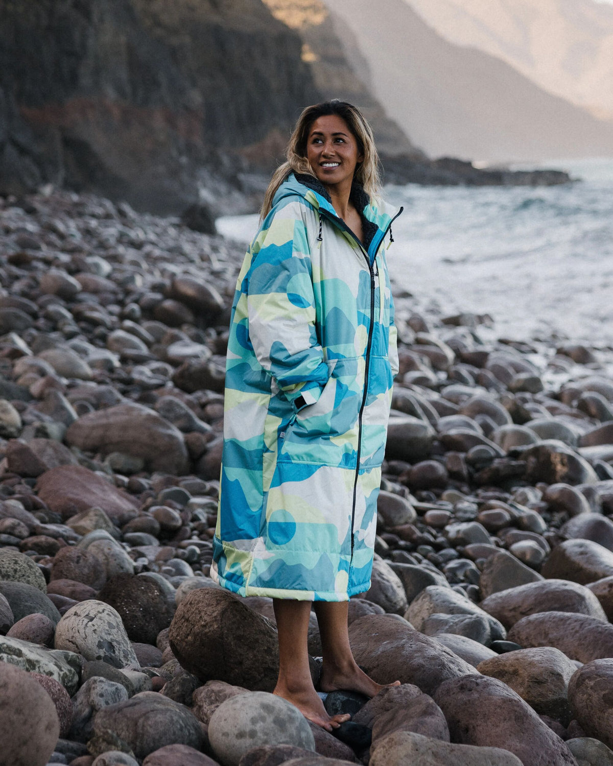 Waves Sherpa Lined Changing Robe Vista Patchwork Aqua – Passenger