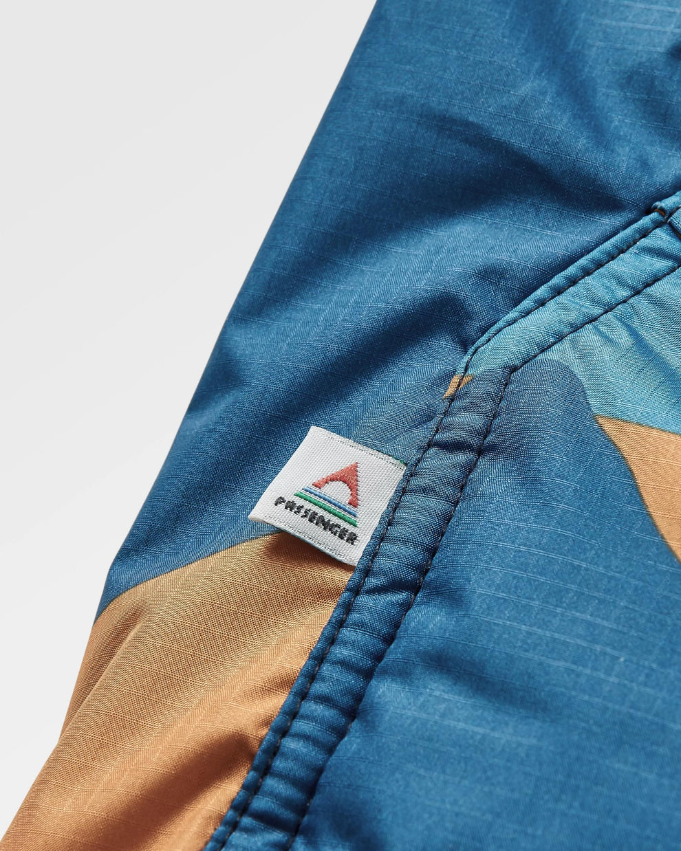 Waves Recycled Sherpa Lined Changing Robe Scenic Navy – Passenger