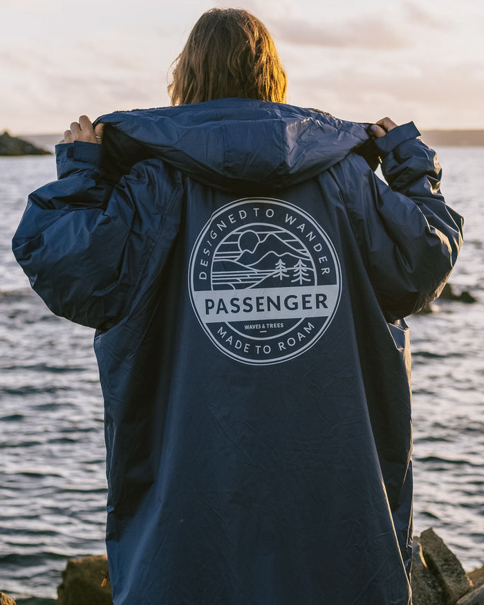 Waves Sherpa Lined Changing Robe Rich Navy – Passenger