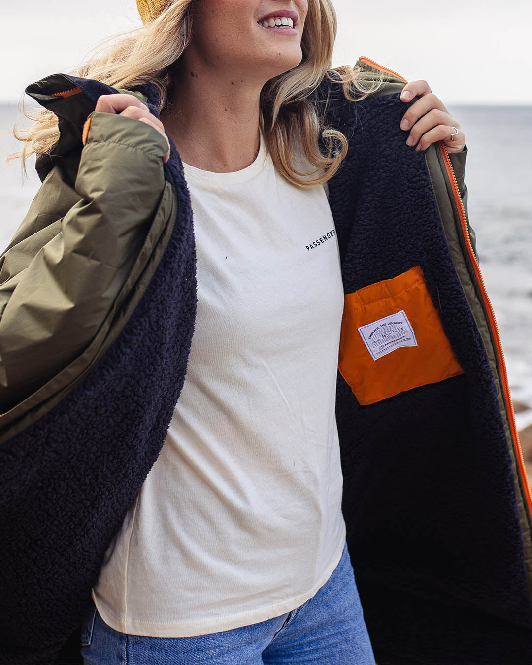 Roaming Recycled Sherpa Lined Changing Robe Black/ Khaki – Passenger