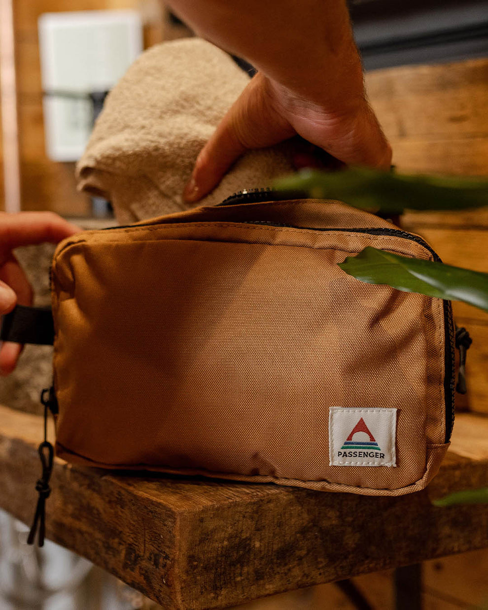 Travel Recycled Wash Kit Golden Brown – Passenger