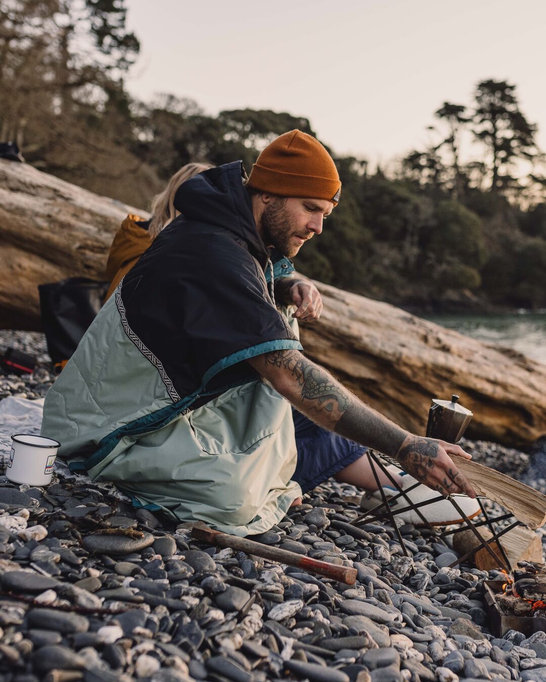 Outback Recycled Pull Over Changing Robe True Black/Pistachio – Passenger