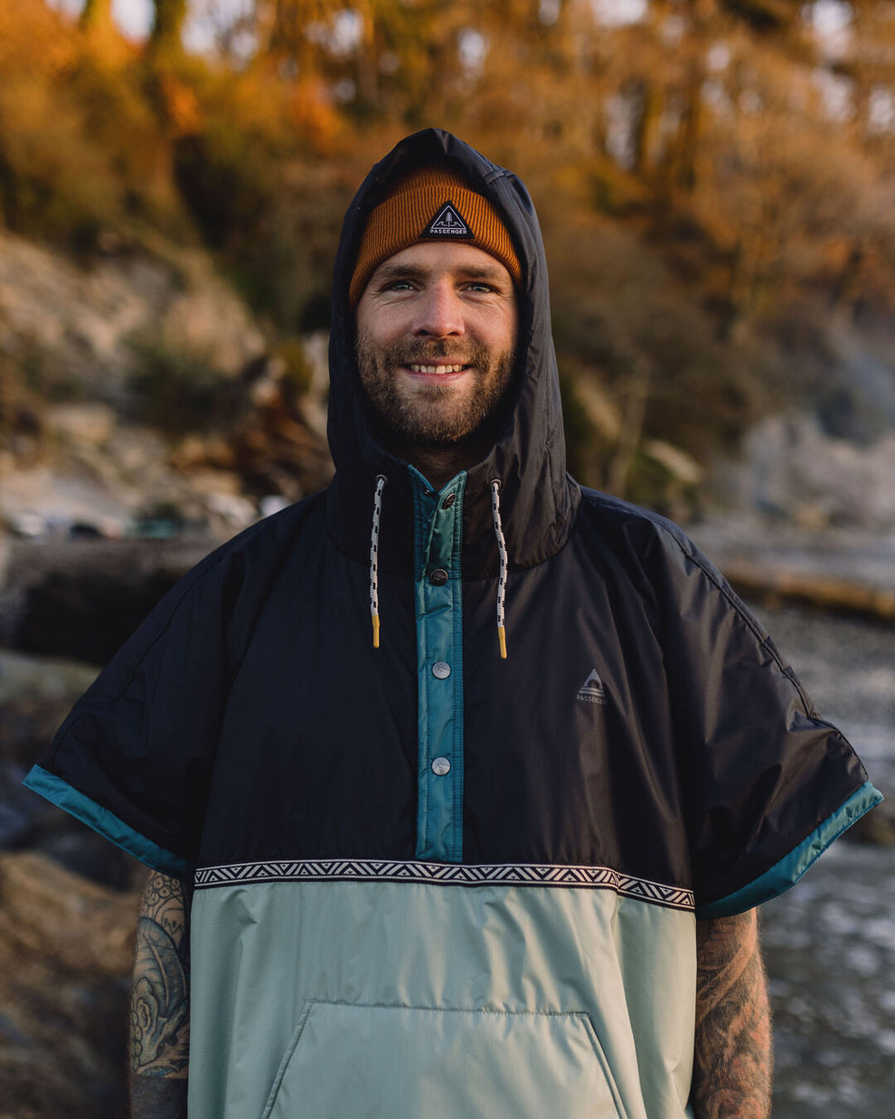 Outback Recycled Pull Over Changing Robe True Black/Pistachio – Passenger