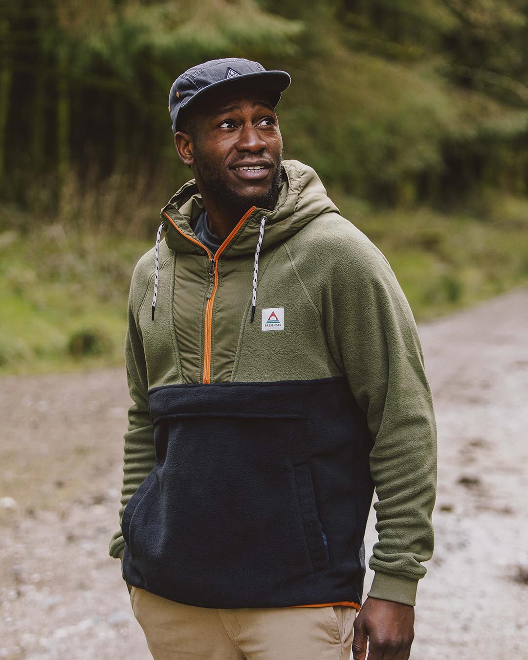 Woodland Hooded 1/2 Zip Recycled Polar Fleece True Black/ Khaki – Passenger